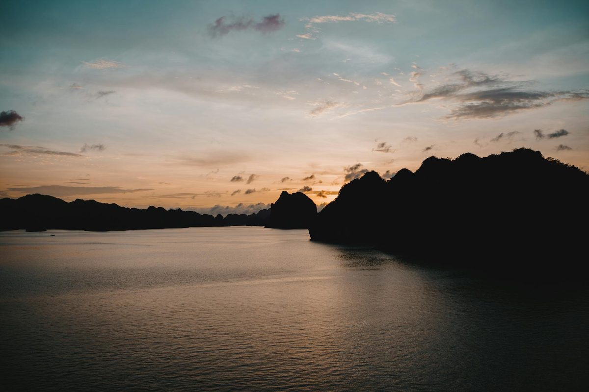 Best Time Visit Halong Bay — Guide 2026 | Cozy Bay